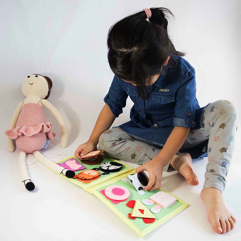 What is a quiet book? | Ollie and Mia